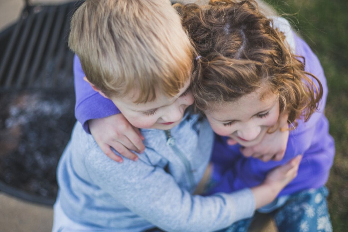 Abraçar também é algo que você aprende a fazer - Educadores