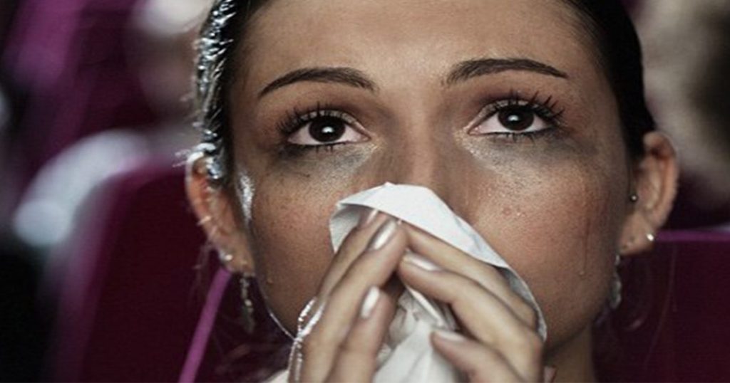 Pessoas que choram assistindo filmes são mais fortes emocionalmente ...
